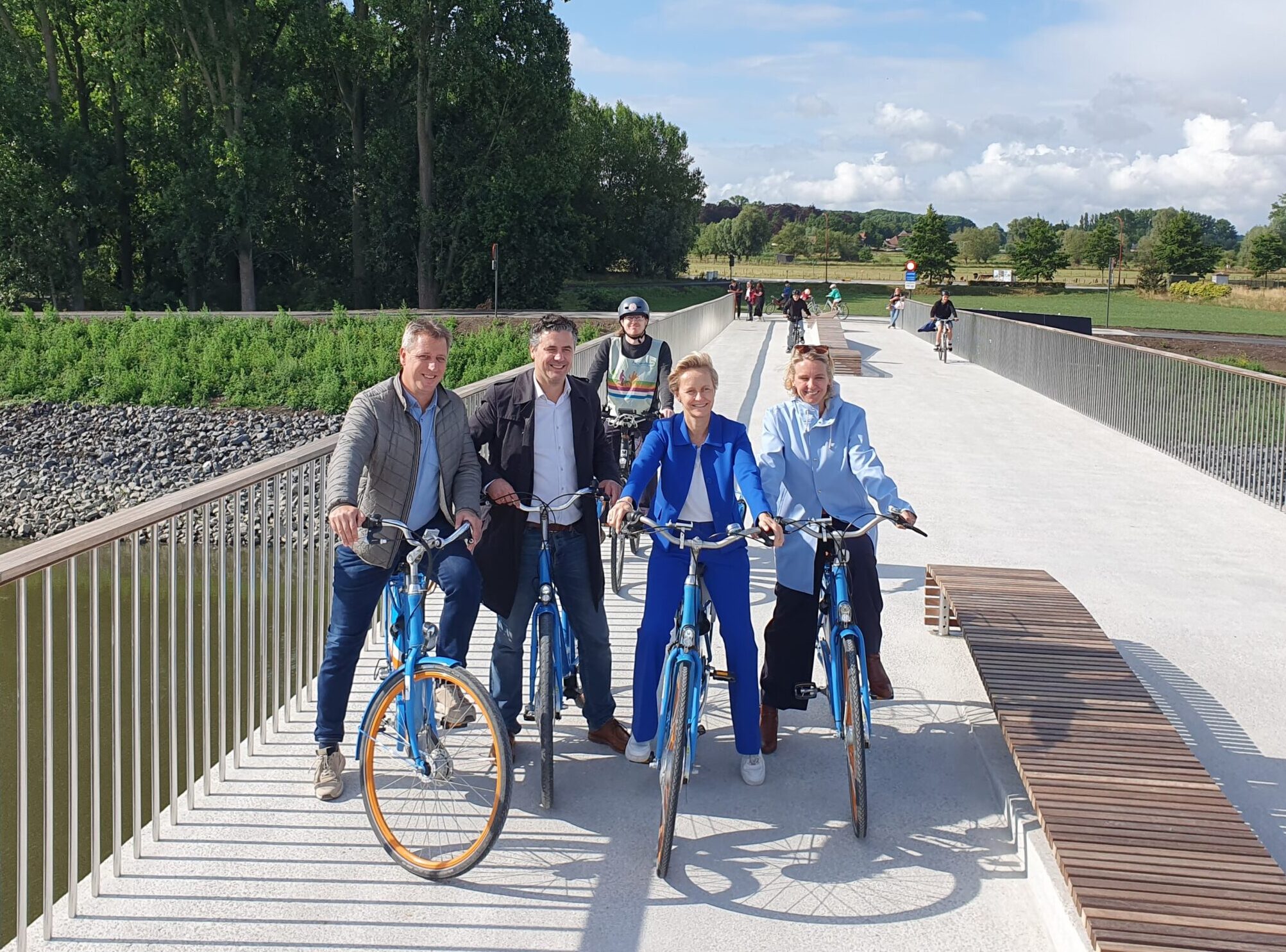 Nieuwe fietsbrug verbindt Eiland Zwijnaarde met Merelbeke: sneller ...